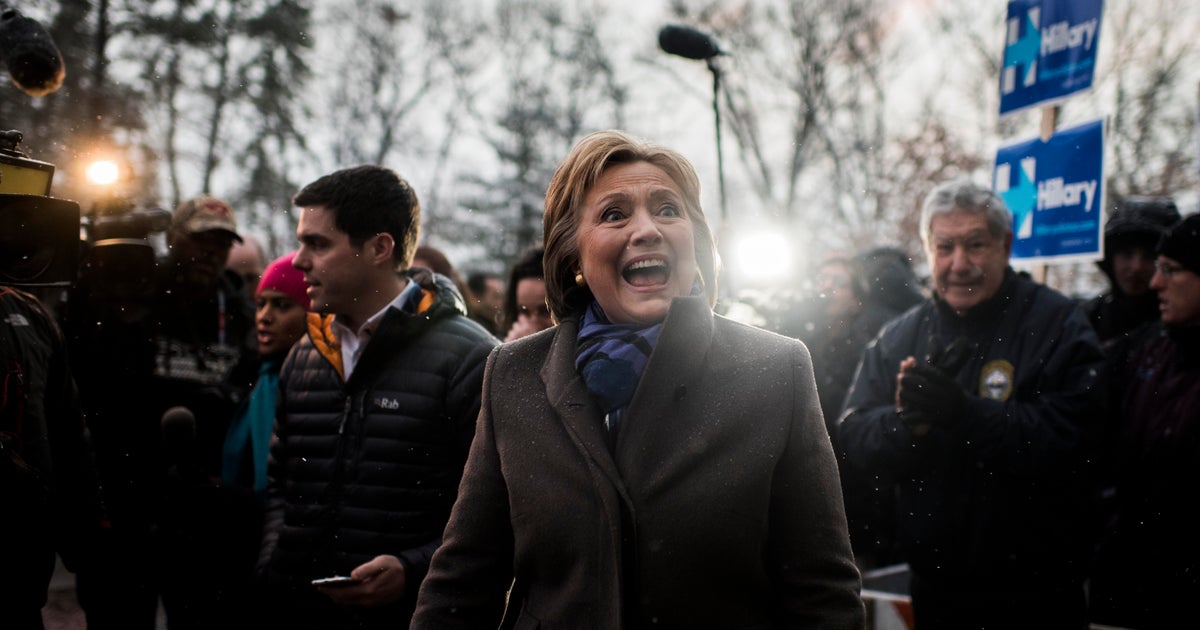 Hillary Clinton Keeps Campaign Press Corps At Arm's Length | HuffPost ...