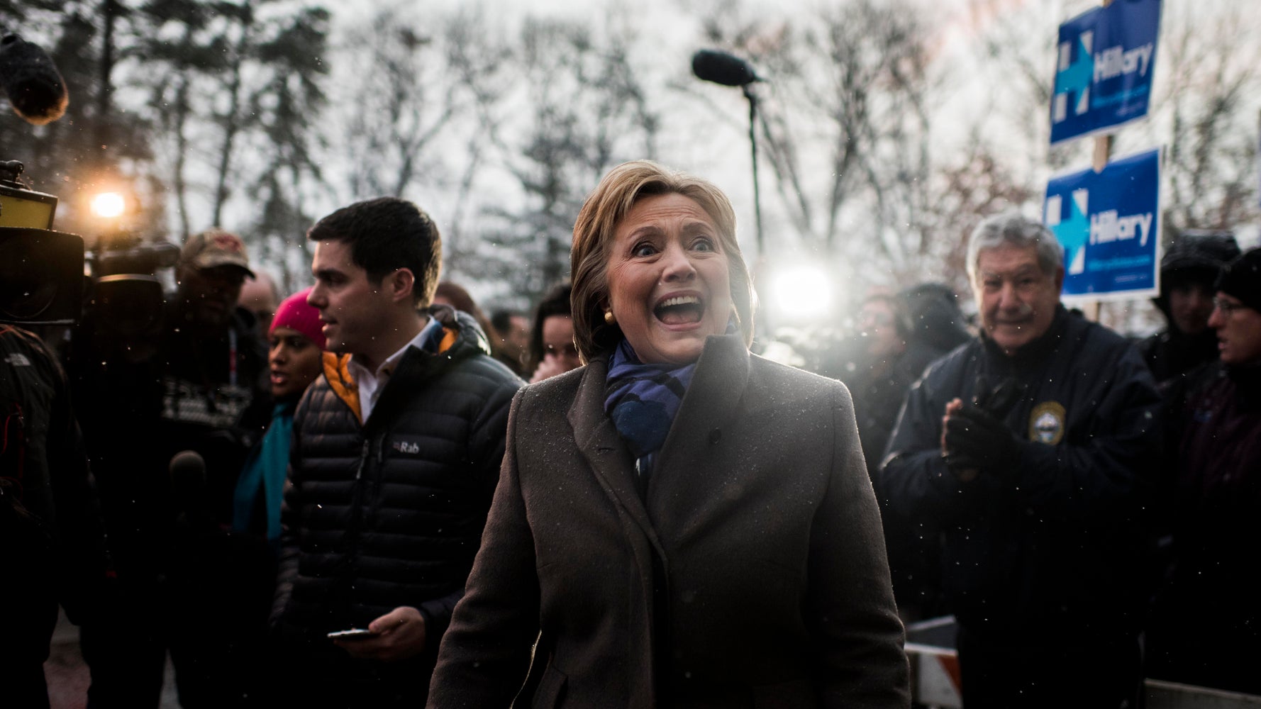 Hillary Clinton Keeps Campaign Press Corps At Arm's Length | HuffPost ...