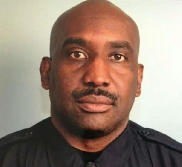 Cop's Thoughtful Gesture For Grocery Store Worker Goes Viral | HuffPost ...