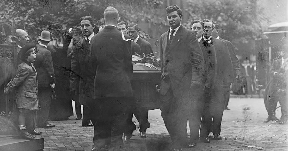 Historic Photos Show Supreme Court Justices' Funerals Through The Years ...