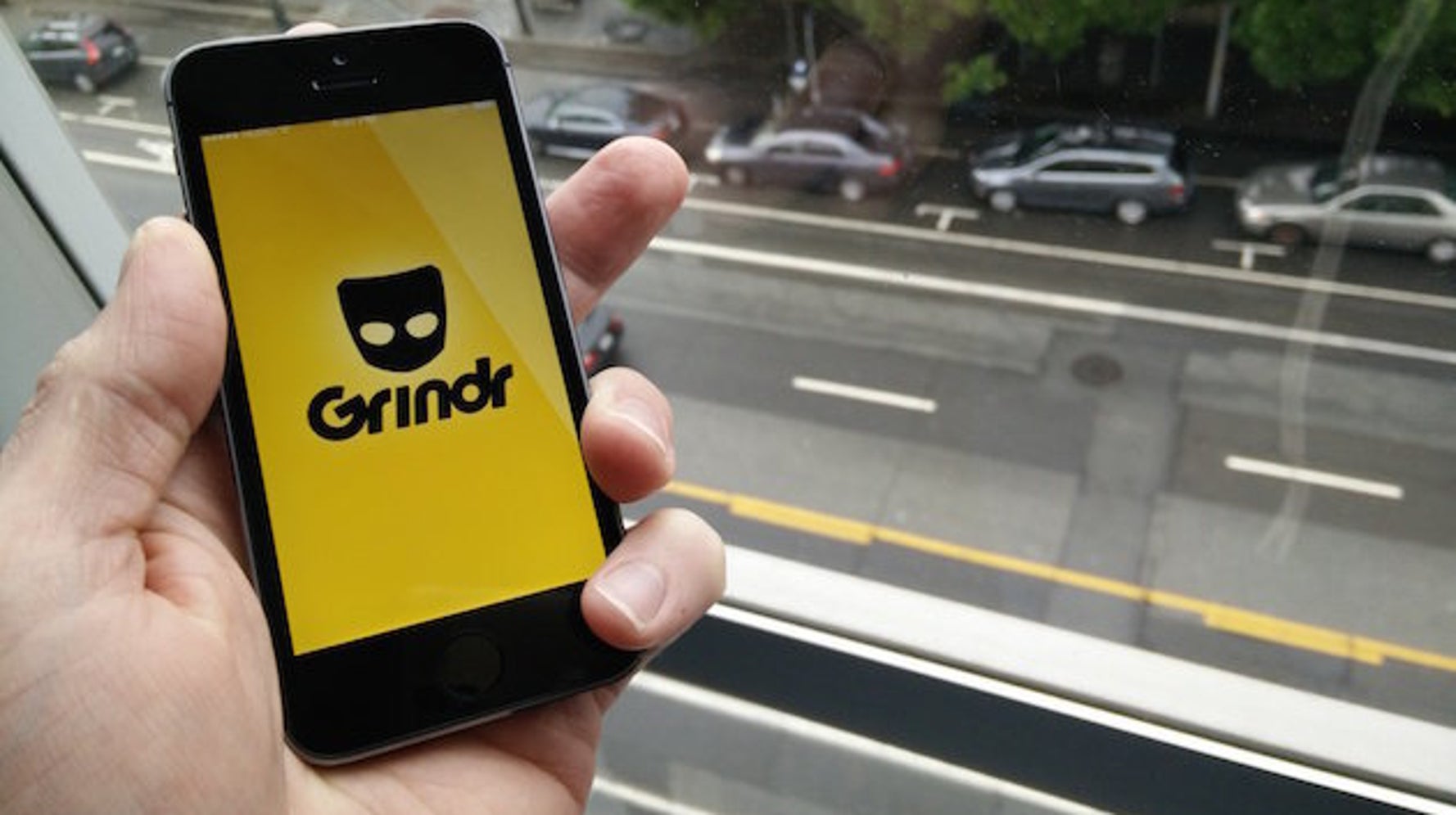 Straight People Are Going On Grindr -- But Not For The Reason You'd ...