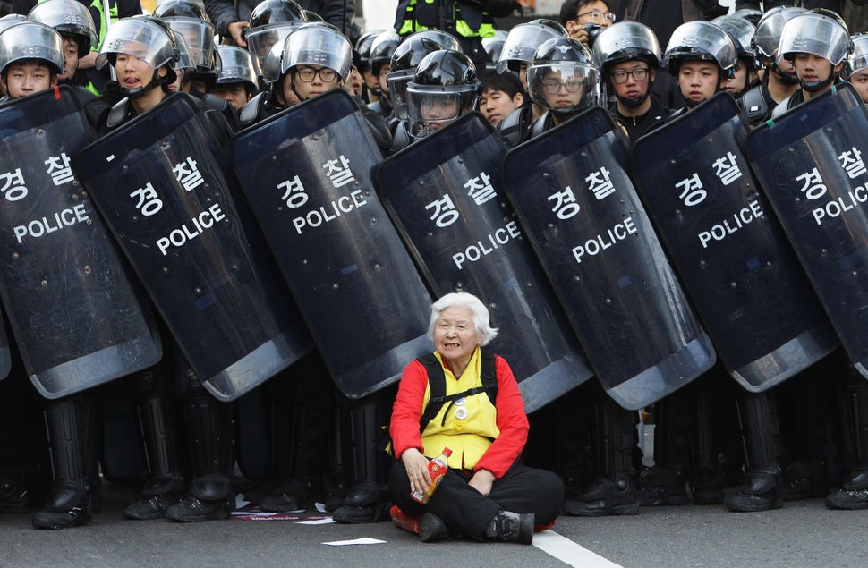 60 Stunning Photos Of Women Protesting Around The World | HuffPost
