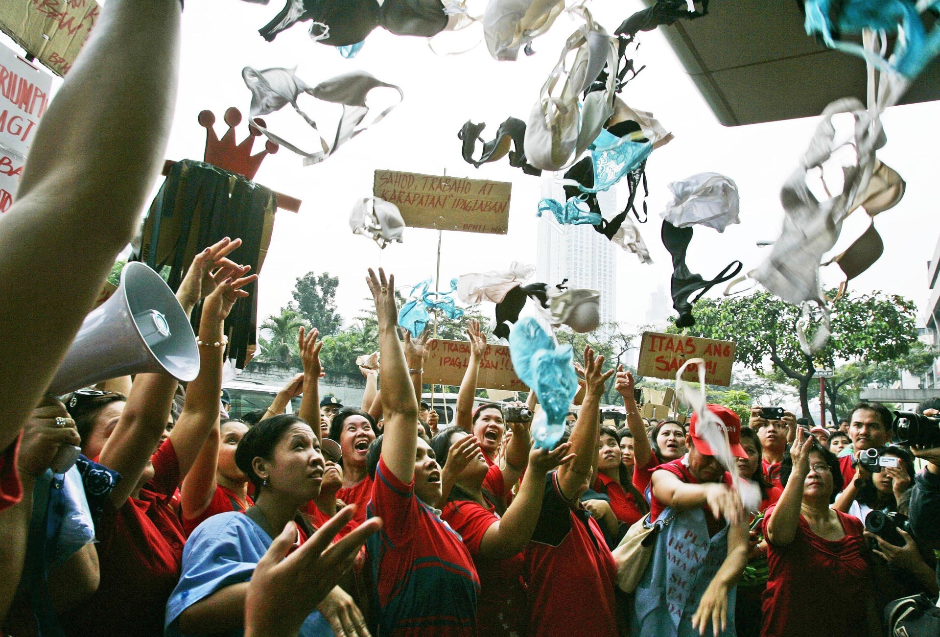60 Stunning Photos Of Women Protesting Around The World | HuffPost Women