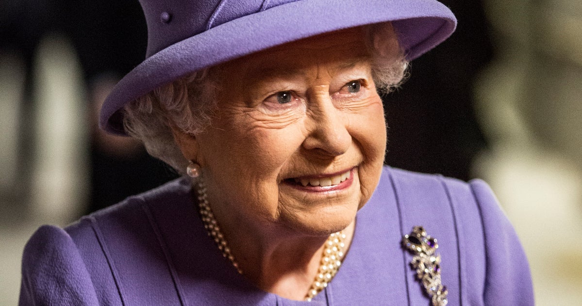 Queen Elizabeth II And Her Purple Hat Are Having The Best Day Ever ...