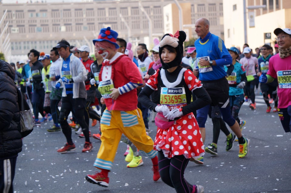 LOOK: The Eccentric Costumes Of Tokyo Marathon Runners | HuffPost The ...