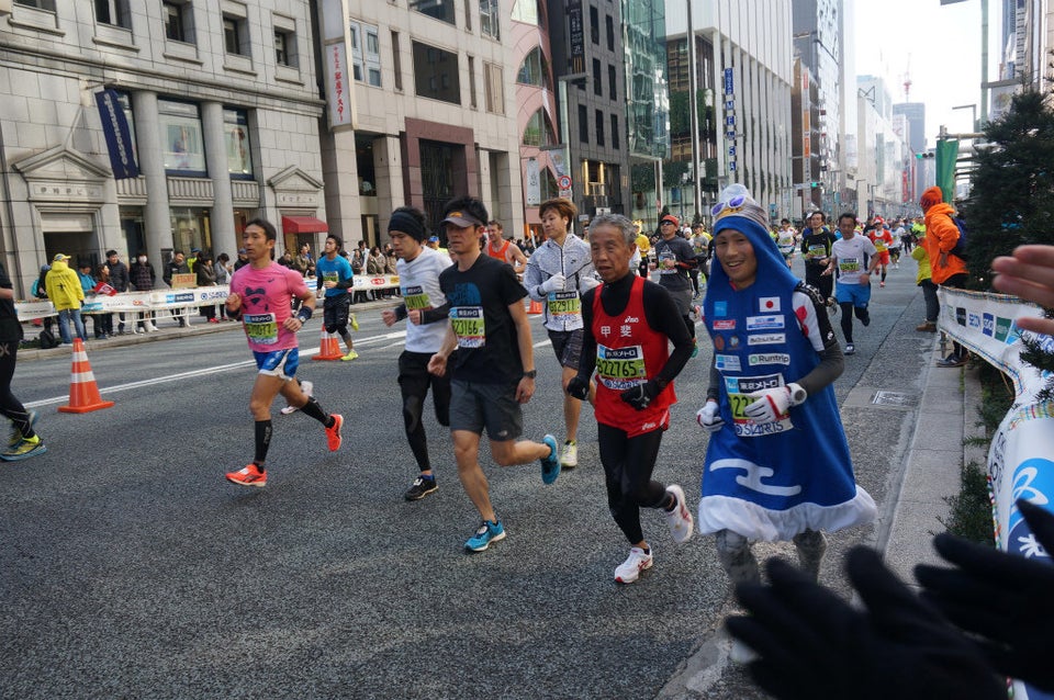 LOOK: The Eccentric Costumes Of Tokyo Marathon Runners | HuffPost The ...