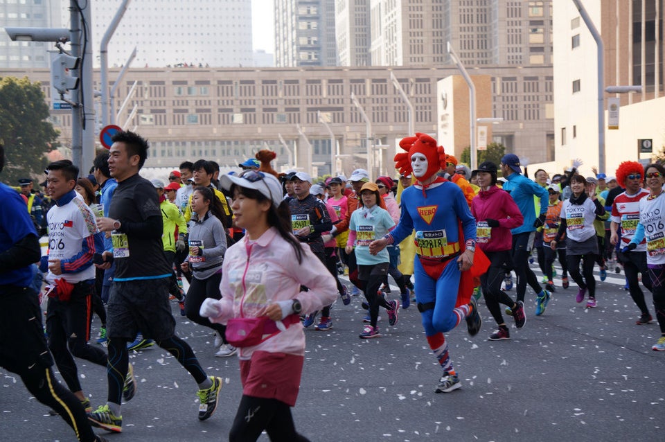 LOOK: The Eccentric Costumes Of Tokyo Marathon Runners | HuffPost The ...