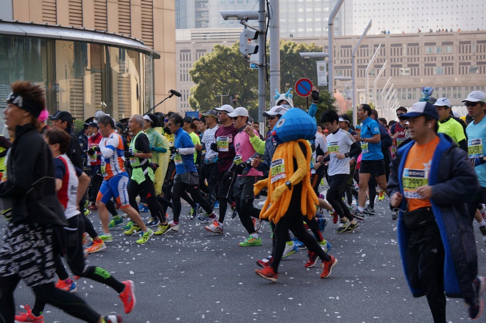 LOOK: The Eccentric Costumes Of Tokyo Marathon Runners | HuffPost The ...
