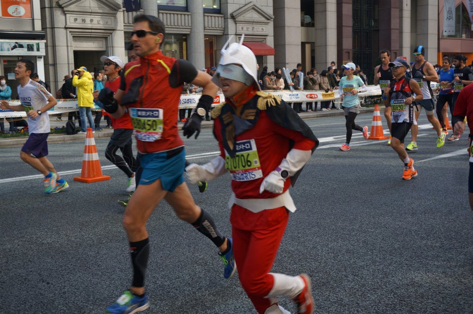 LOOK: The Eccentric Costumes Of Tokyo Marathon Runners | HuffPost The ...