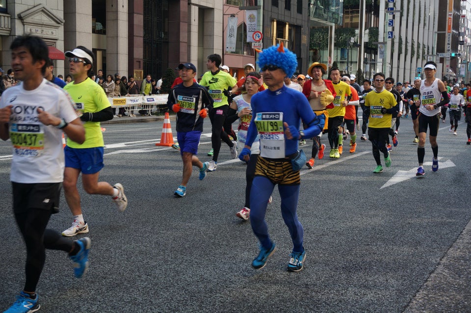 LOOK: The Eccentric Costumes Of Tokyo Marathon Runners | HuffPost The ...