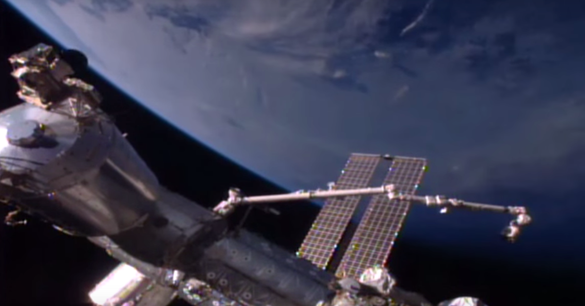 'NASA Cuts ISS Live Stream' As Alien Hunters Spot UFO Floating Near ISS ...