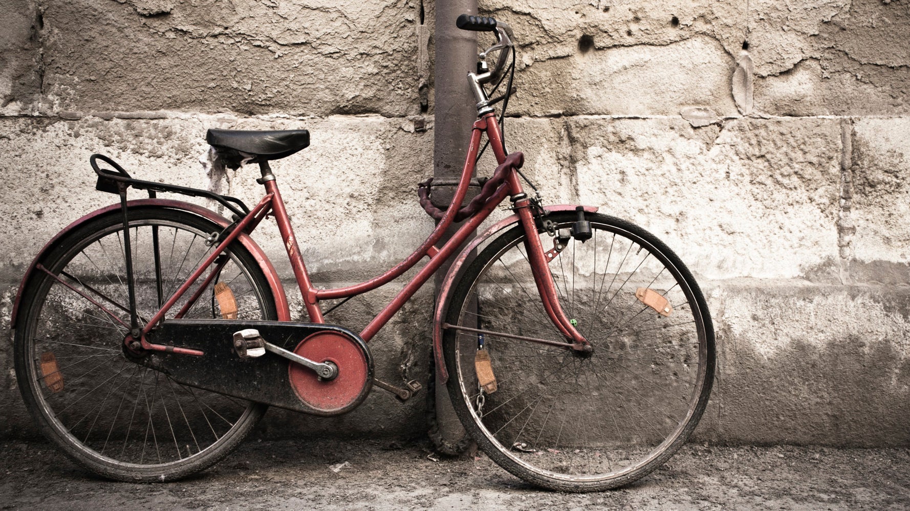 Seattle's Vigilante 'Bike Batman' Confronts Thieves, Gets Stolen ...