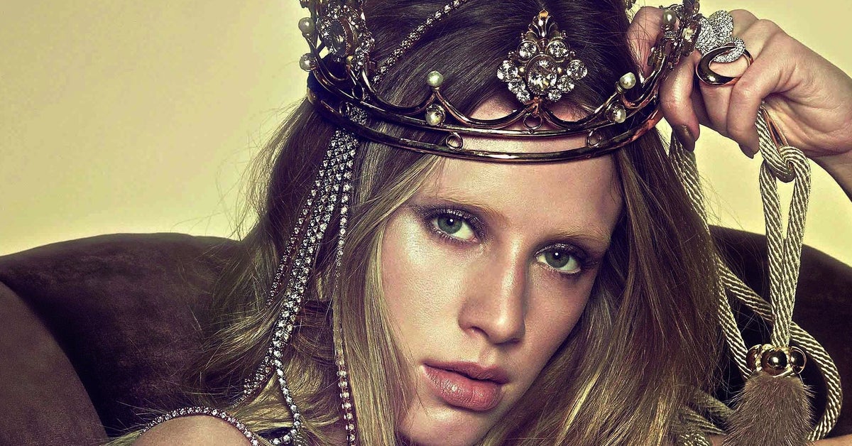 Dylan Penn Is A Scantily Clad Golden Goddess In Vogue Brazil | HuffPost ...