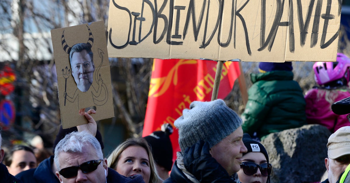 Thousands Protest In Iceland After Prime Minister Refuses To Step Down ...