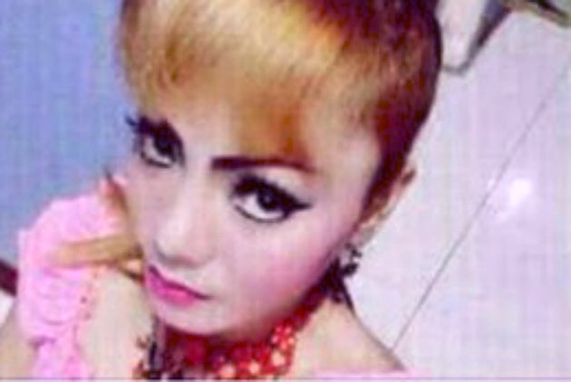 Indonesian Pop Star Irma Bule Dies On Stage After Being Bitten By Cobra ...