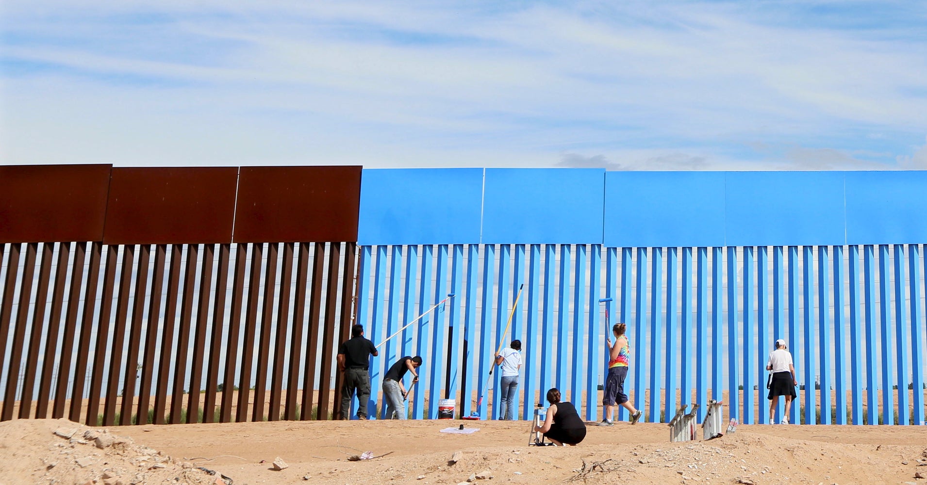 These Artists Tried 'Erasing' Parts Of The U.S.-Mexico Border Fence ...