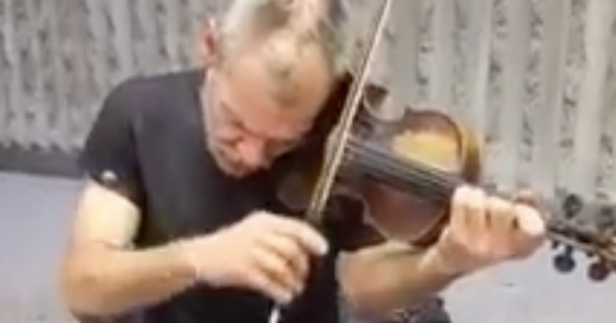 When A Homeless Musician's Violin Was Stolen, Strangers Helped 'Put ...