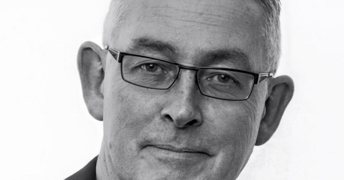 'Mind The Gap' Voice, Phil Sayer, Dies Of Cancer Aged 62 | HuffPost UK News