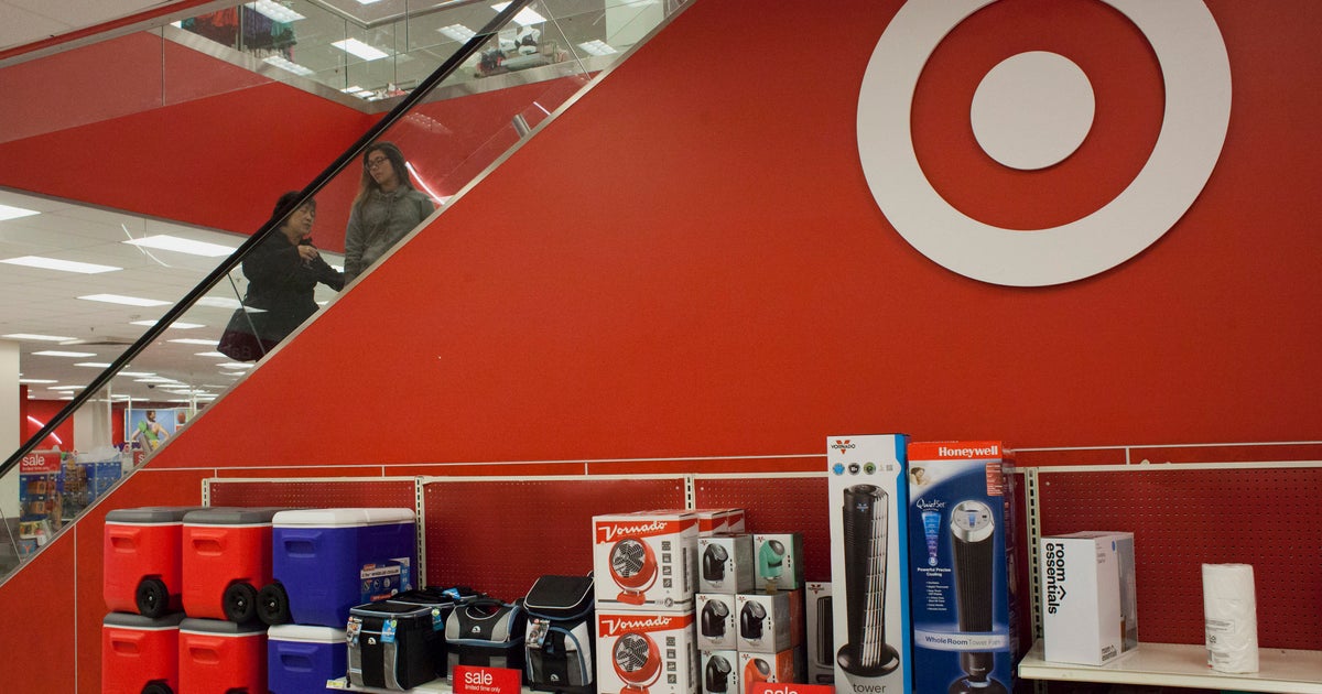 Target Raises Minimum Wage To $10 An Hour: Report | HuffPost Impact