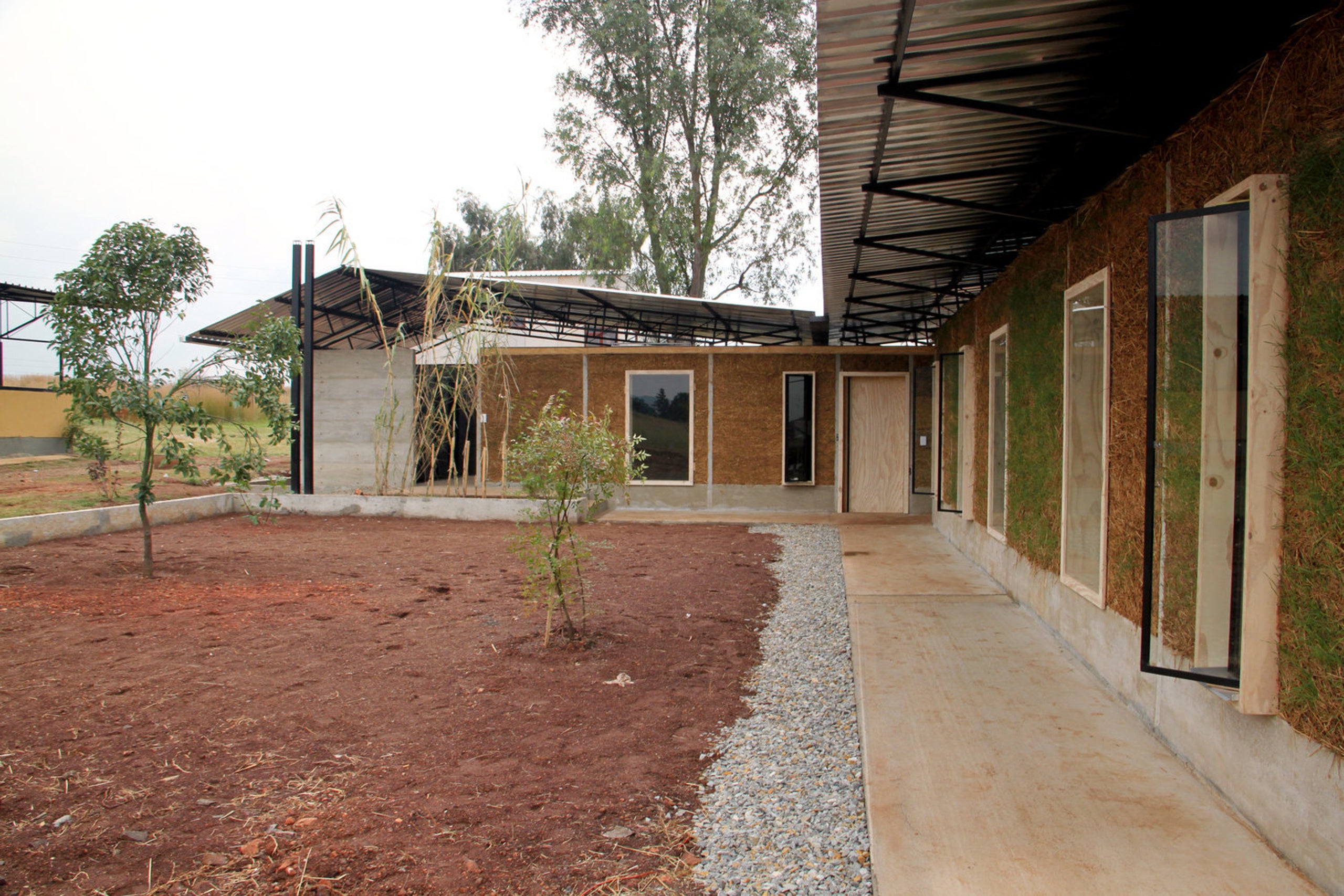 40 Stunning Earthen Architecture Projects Honored Around The World ...