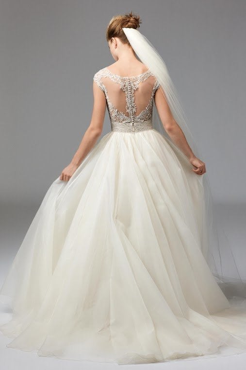 28 Wedding Dresses That Are Even More Beautiful From The Back ...