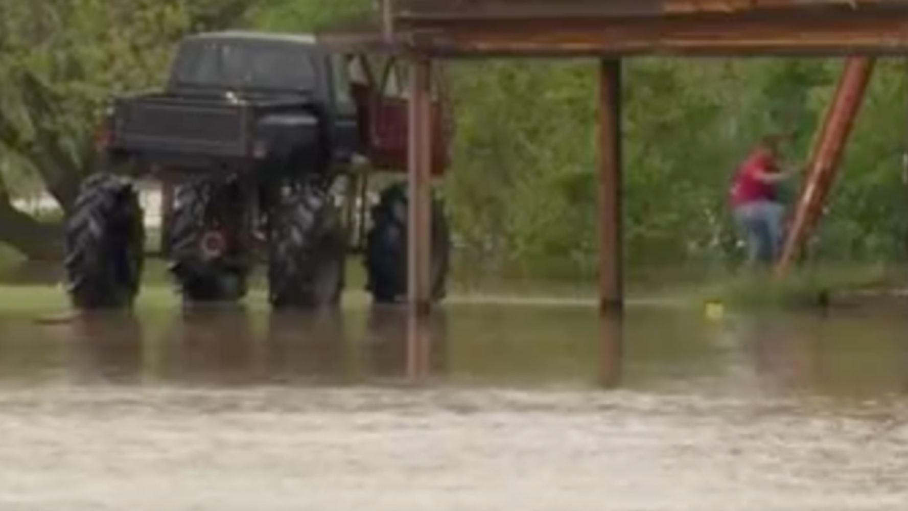 When A Flood Left People Stranded, This Man Had The Perfect Rescue ...