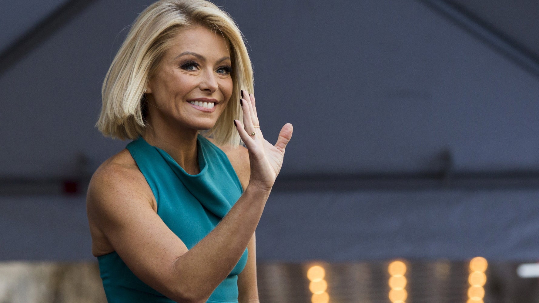 Kelly Ripa Working Out