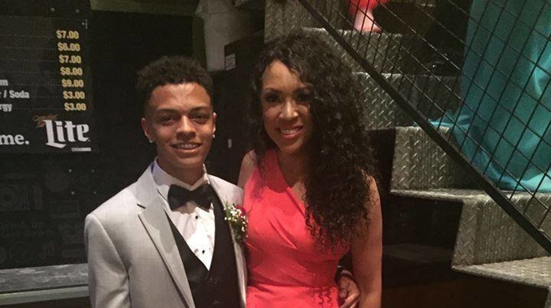 Years Later, Teen Follows Through On Promise To Take Mom To Prom ...
