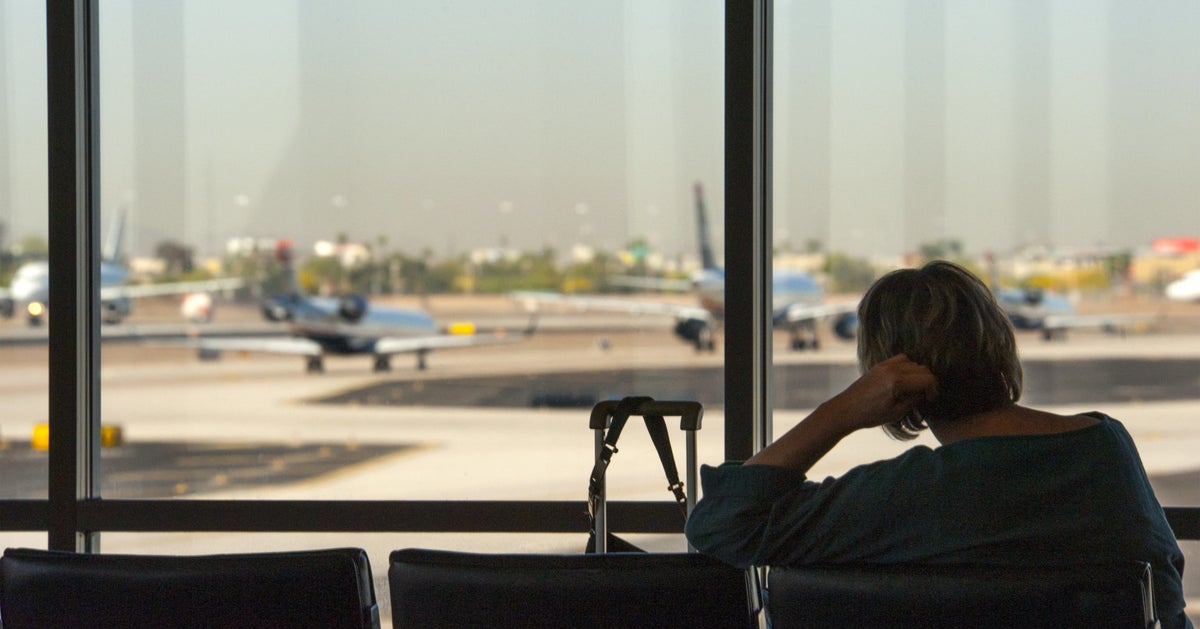 5 Expert-Backed Tips For Fighting Flight Anxiety | HuffPost Life