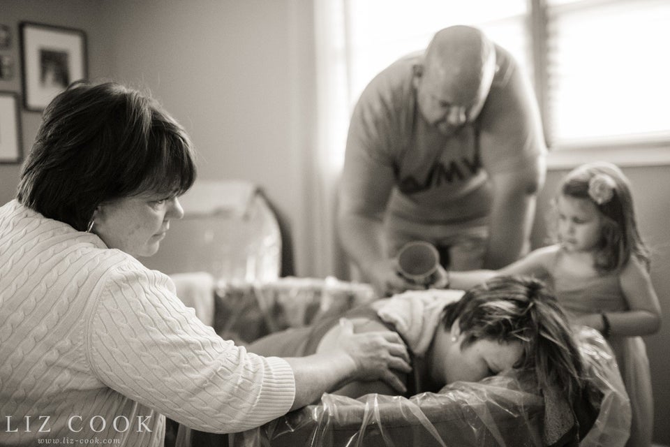43 Raw Photos Of Moms Helping Their Daughters Give Birth Huffpost Life