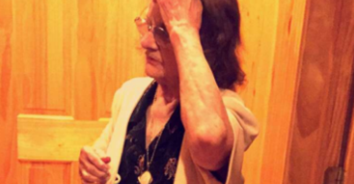 Viral Photo Of Sad Grandma Is Breaking Hearts All Over The World ...