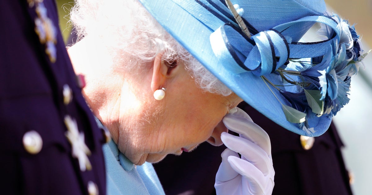 Queen Elizabeth II Rarely Cries, But Just Shed A Tear For Fallen ...