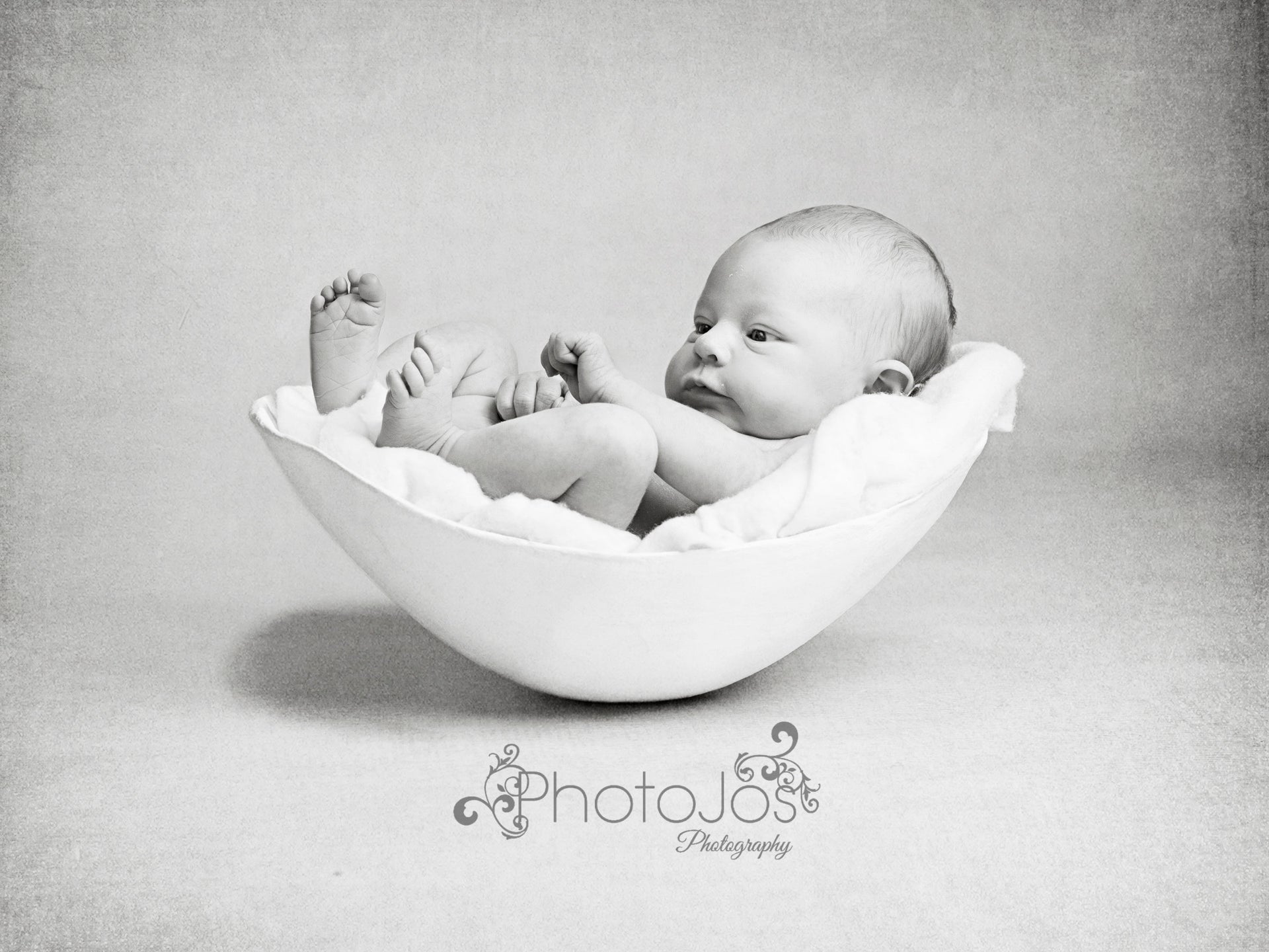 Newborns Pose In Plaster Casts Of Their Moms' Pregnant Bellies ...