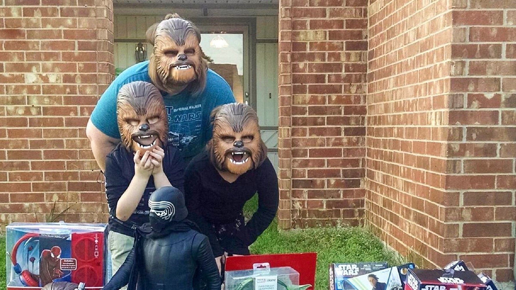 Chewbacca Mom’s Family Gets Own Masks And Are Our New #SquadGoals ...