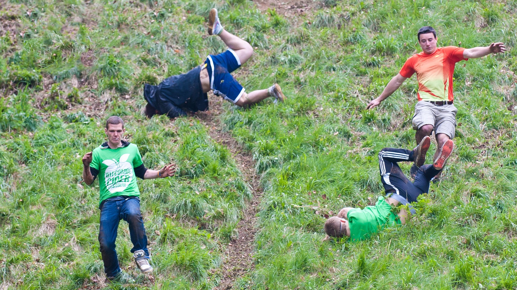 Behold The Carnage Of England's Annual Cheese Roll Chase | HuffPost The ...