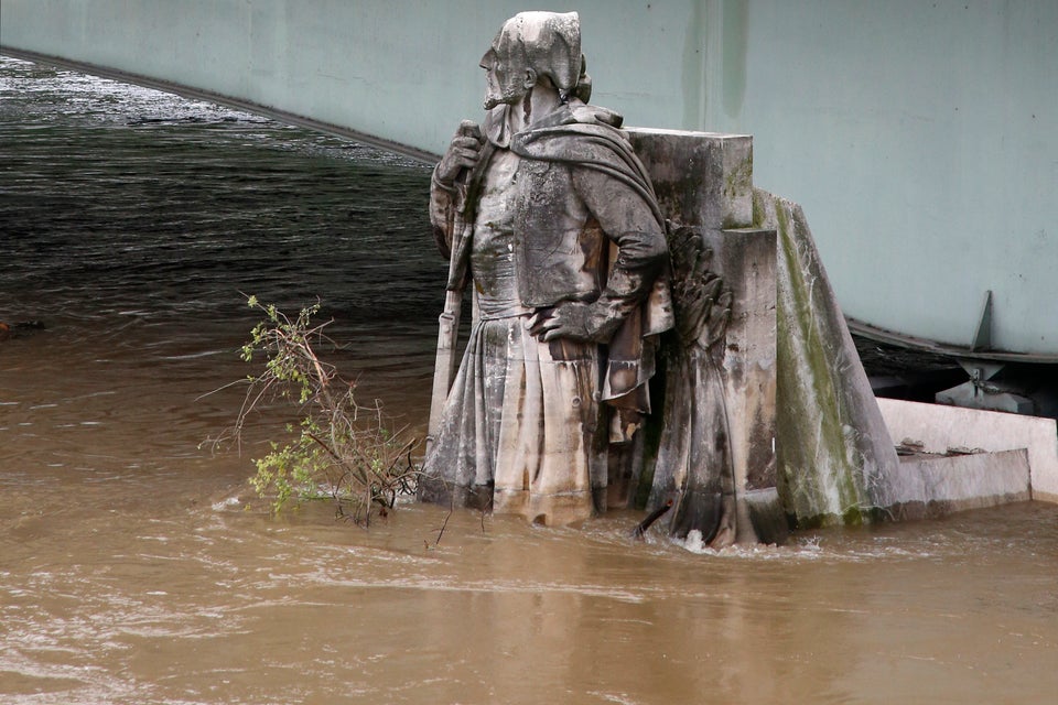 Dramatic Photos Show Impact Of Paris Flooding | HuffPost The WorldPost