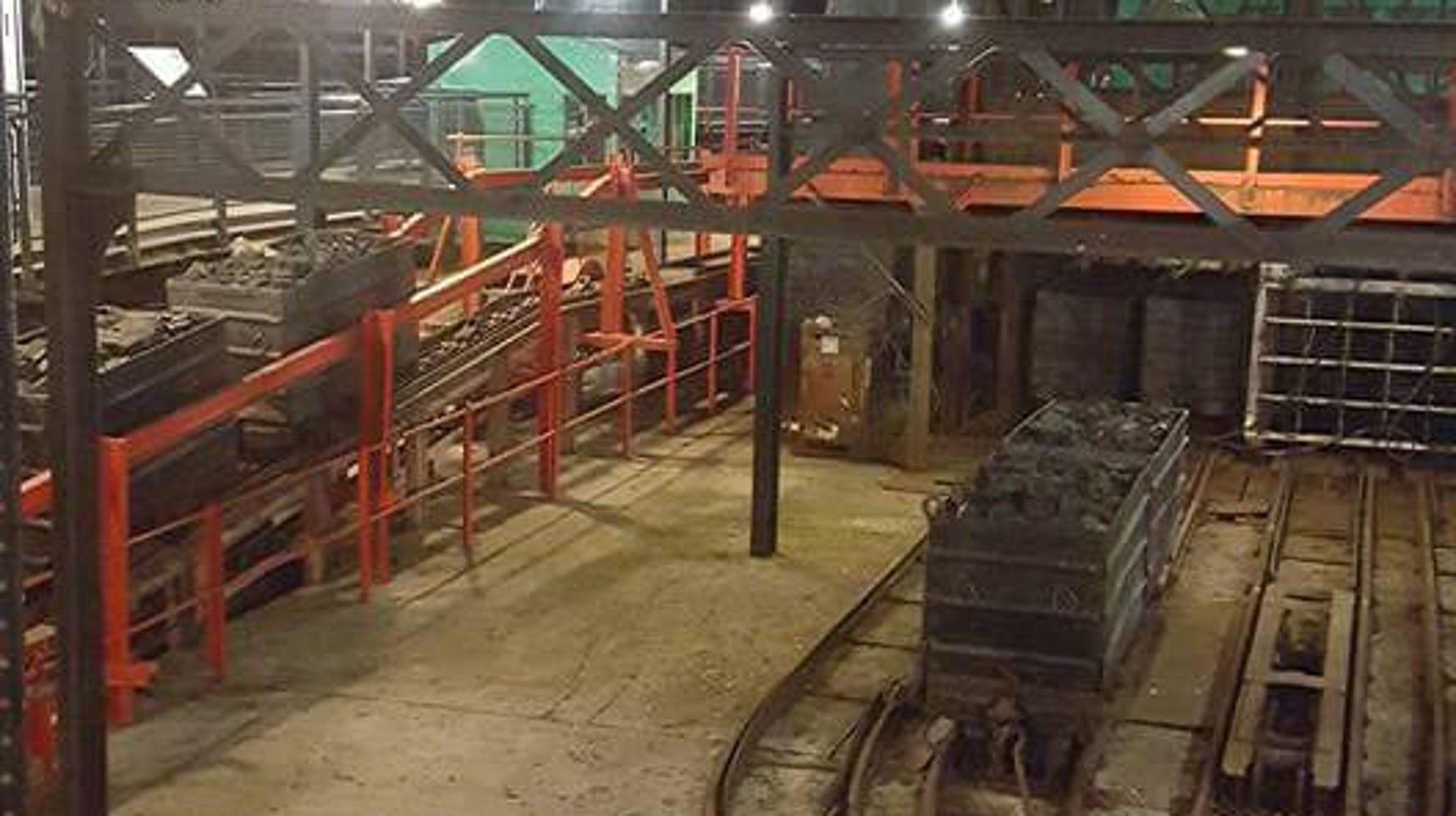 ‘Ghost’ Of Woman Coal Sorter Pictured In Lady Victoria Pit Mine ...