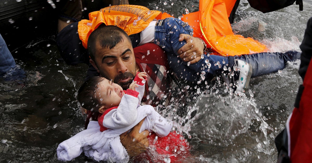 Powerful Images Show Fathers Caring For Their Children On The Refugee ...