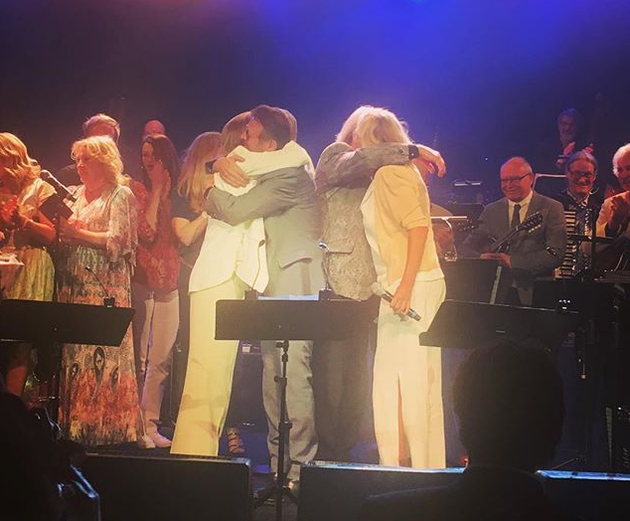 ABBA Reunite On Stage, Sing Together For First Time In 30 Years ...