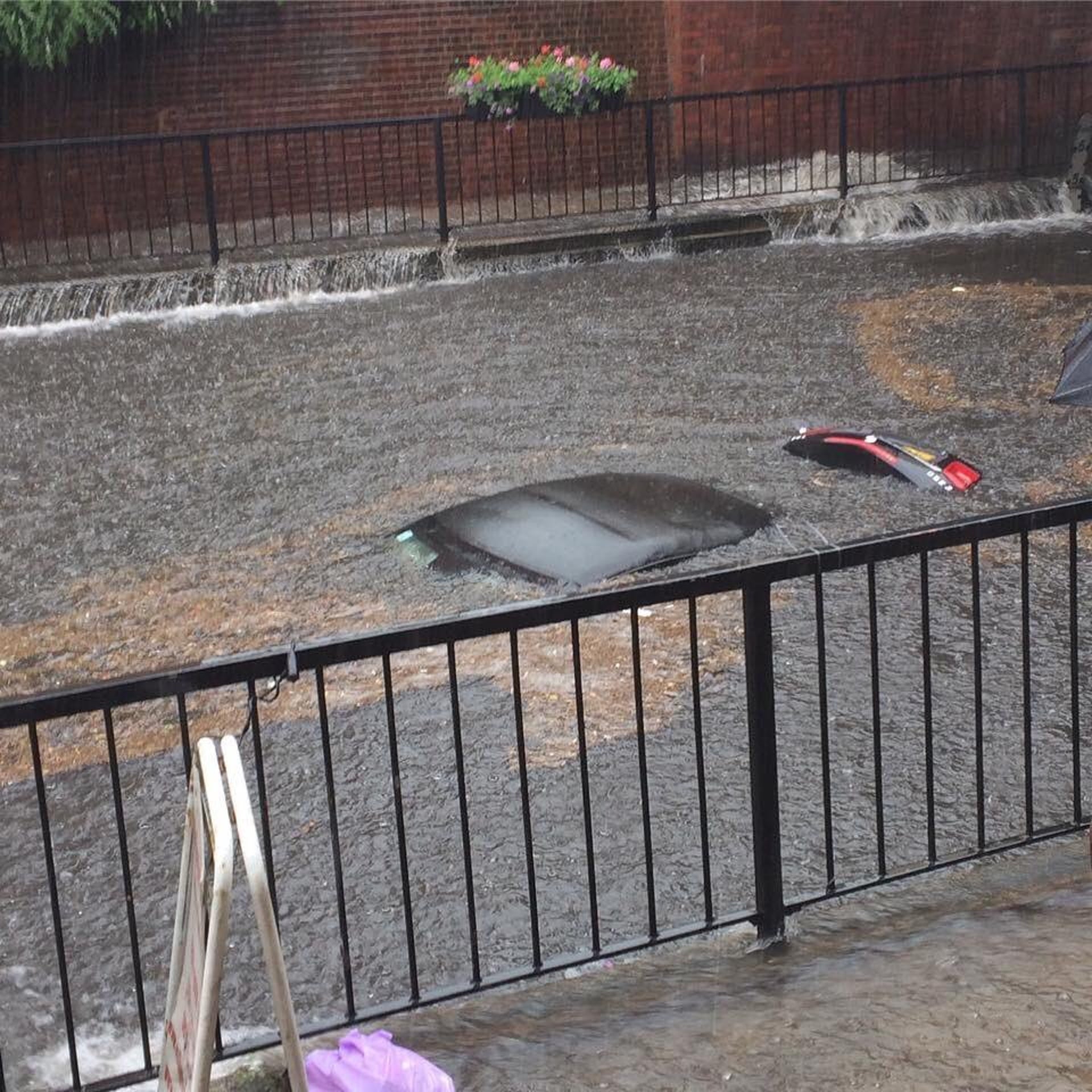 Wallington Flash Flood Fail: People Carrier Drives Straight Into 2 ...
