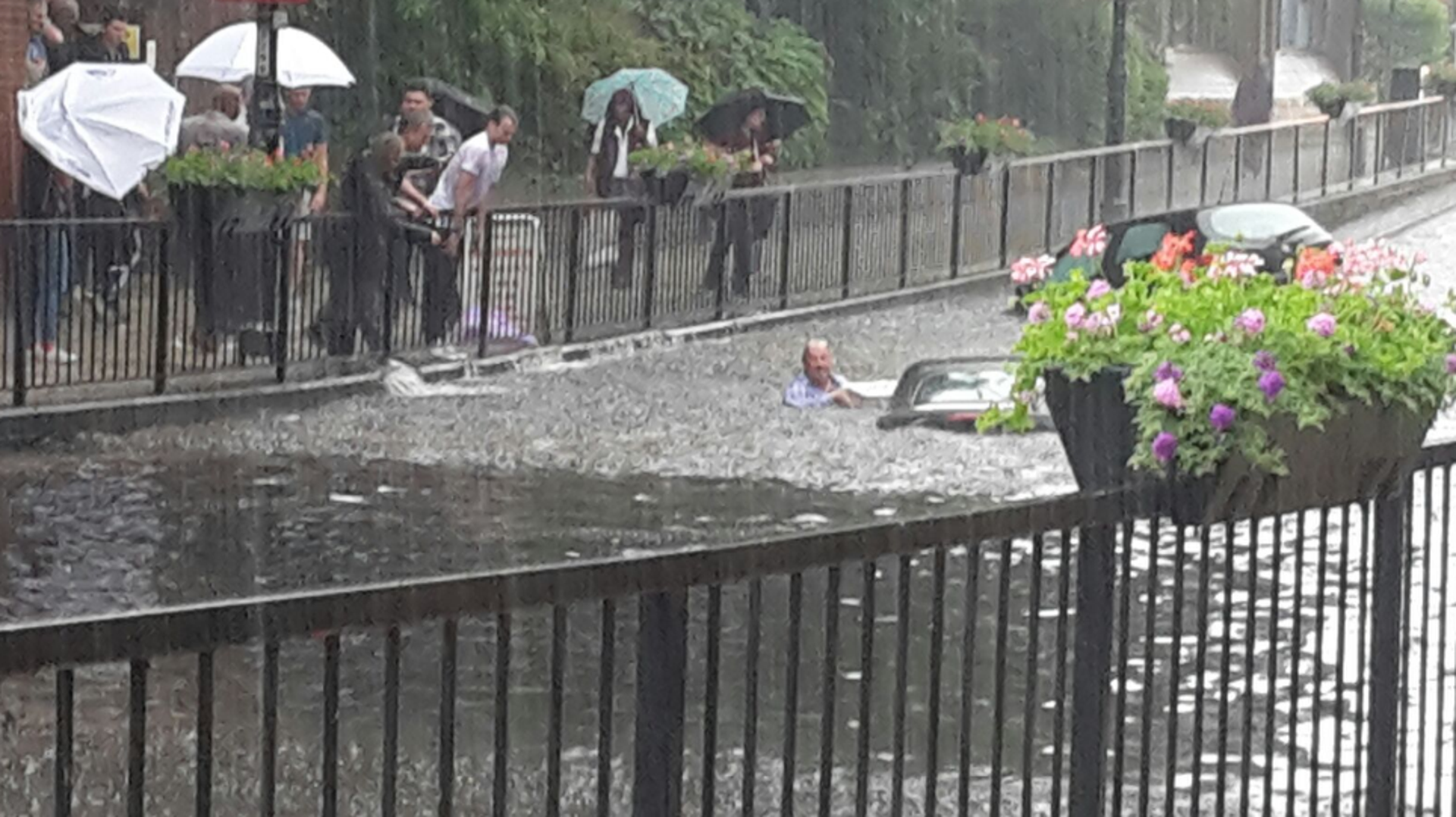 Wallington Flash Flood Fail: People Carrier Drives Straight Into 2 ...