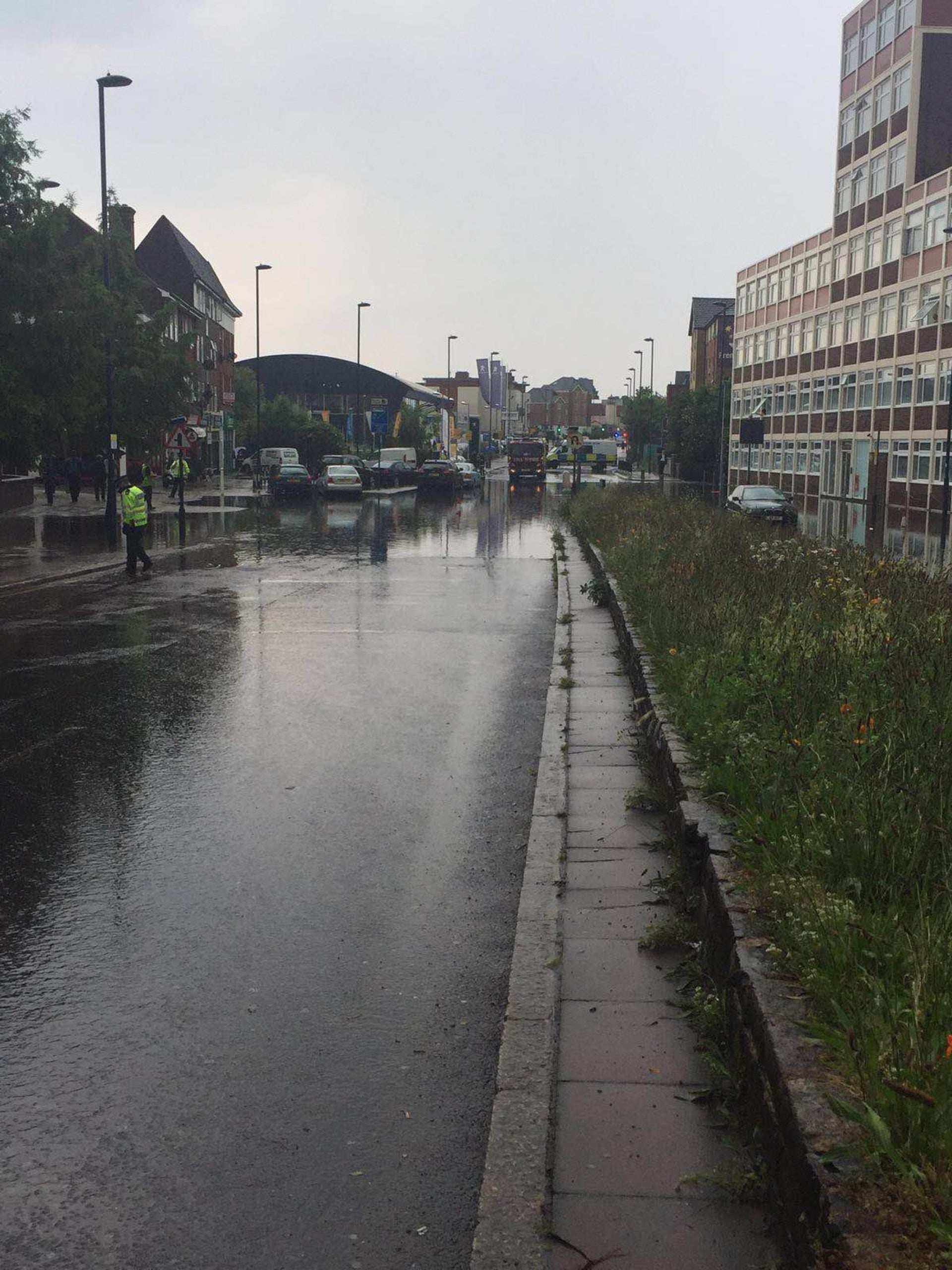Wallington Flash Flood Fail: People Carrier Drives Straight Into 2 ...