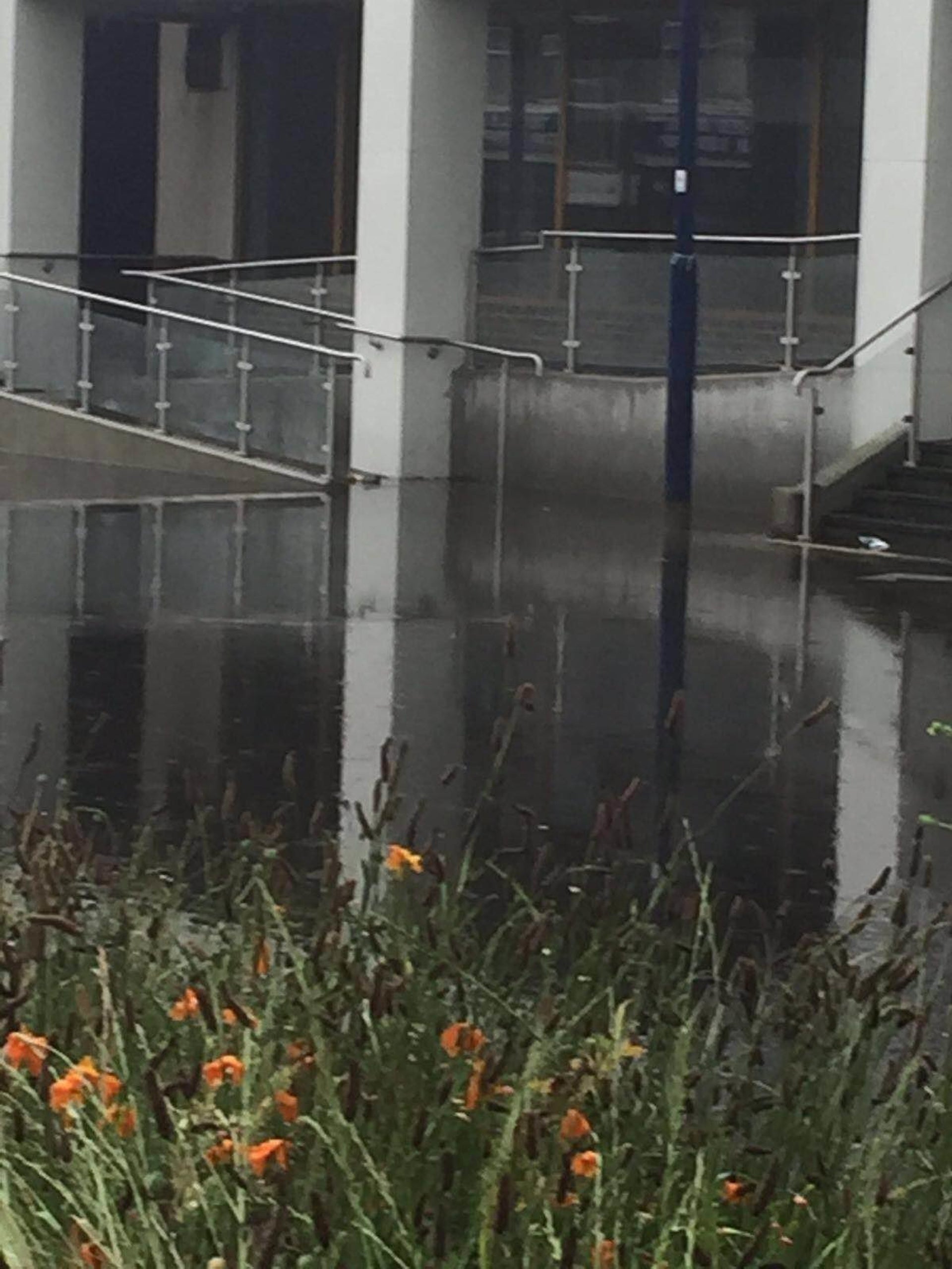 Wallington Flash Flood Fail: People Carrier Drives Straight Into 2 ...