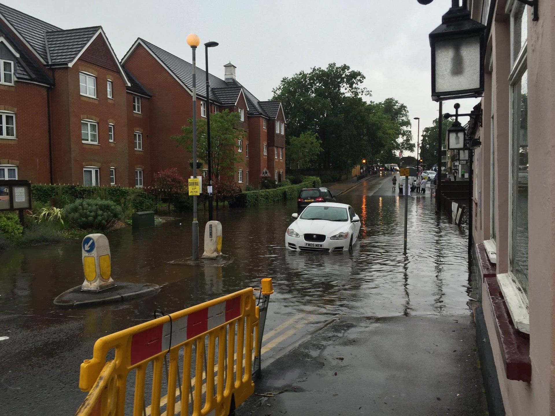 Wallington Flash Flood Fail: People Carrier Drives Straight Into 2 ...