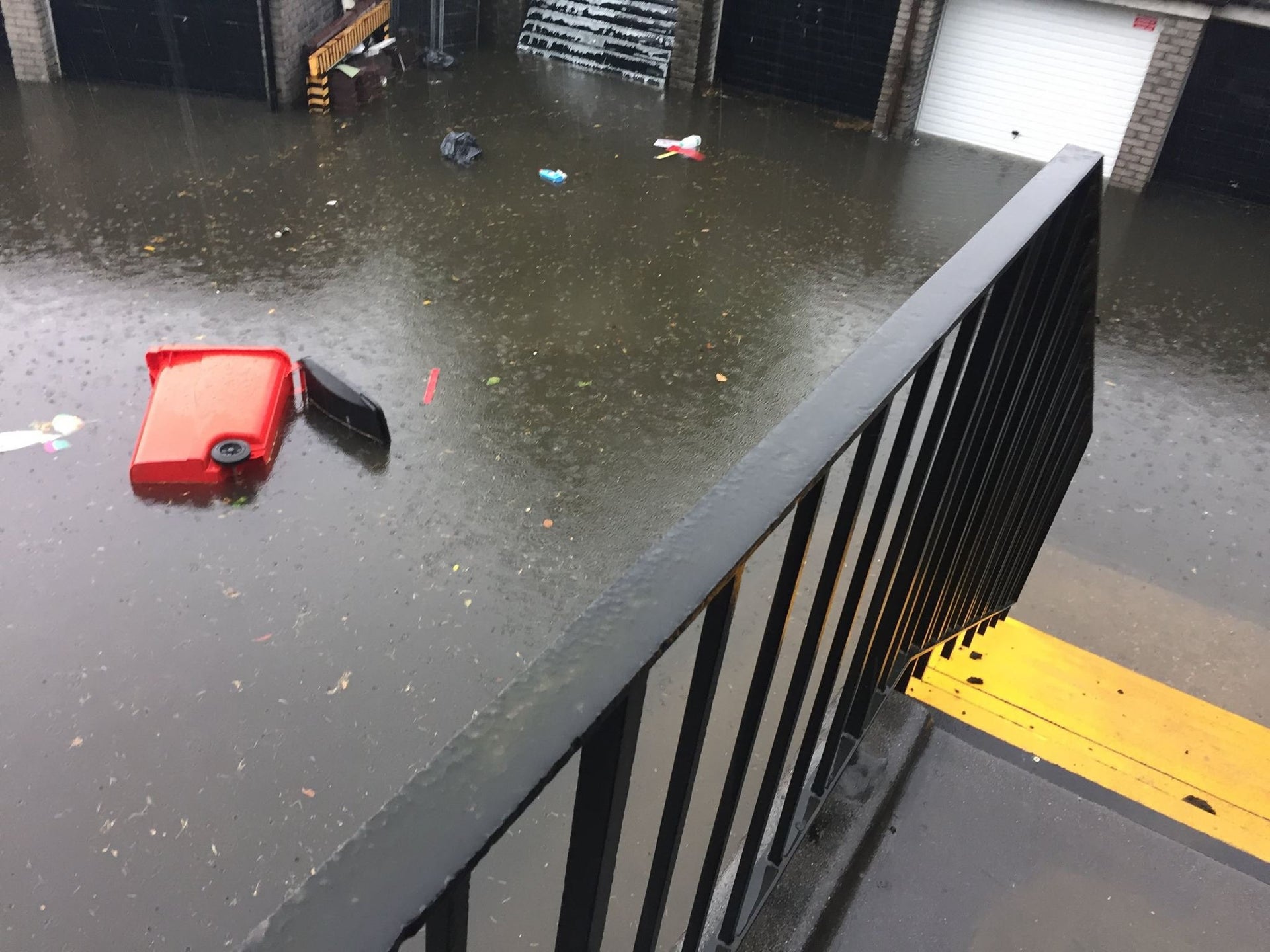 Wallington Flash Flood Fail: People Carrier Drives Straight Into 2 ...