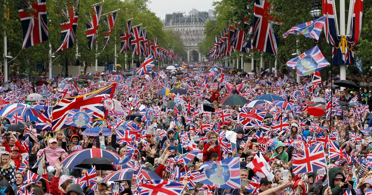 Queen's Birthday Celebrations Will See Huge Street Party On The Mall ...