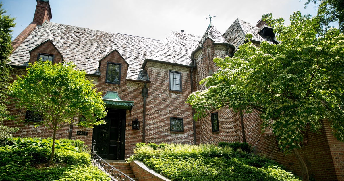 A Look Back At Barack Obama's Digs Over The Years | HuffPost Videos