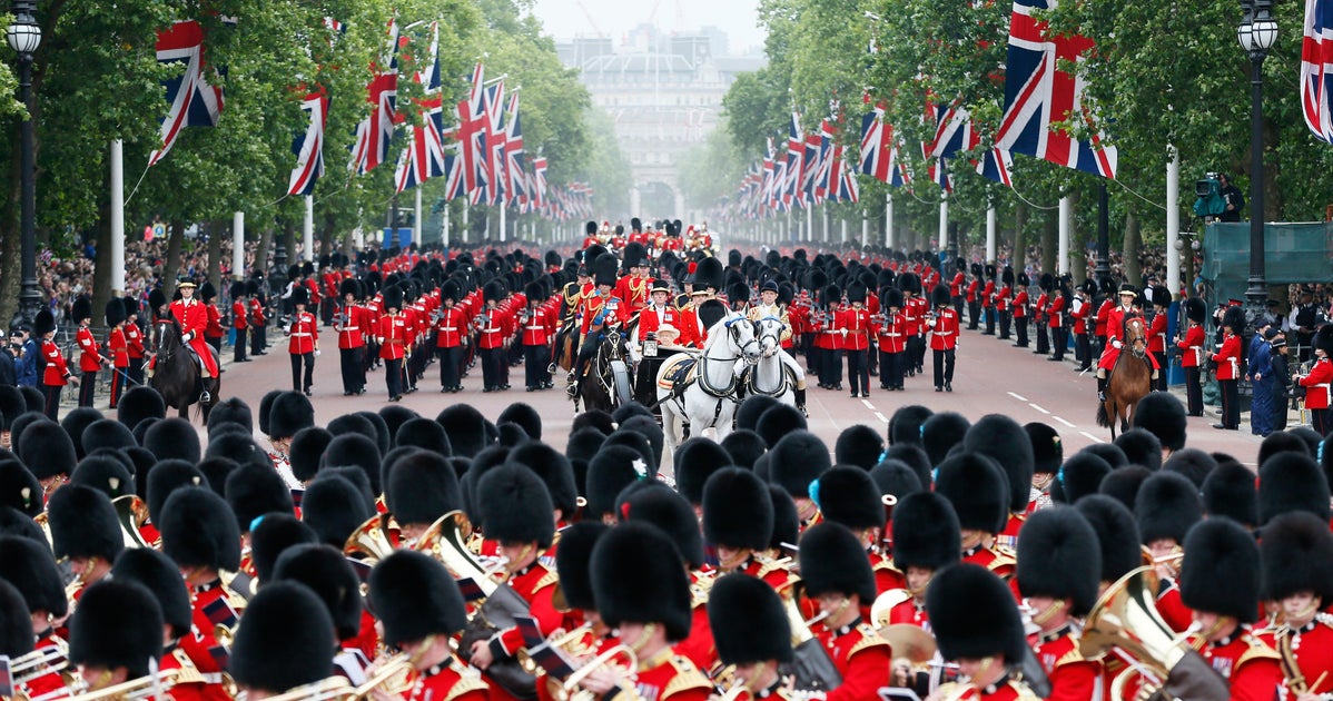 What Is Trooping The Colour? 2016's Parade For The Queen's Birthday ...