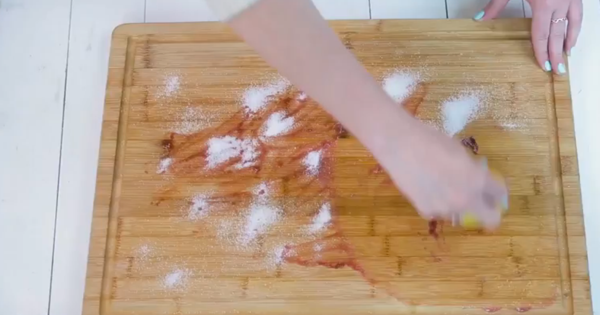 How To Clean Your Chopping Board Using Salt And A Lemon | HuffPost UK Life