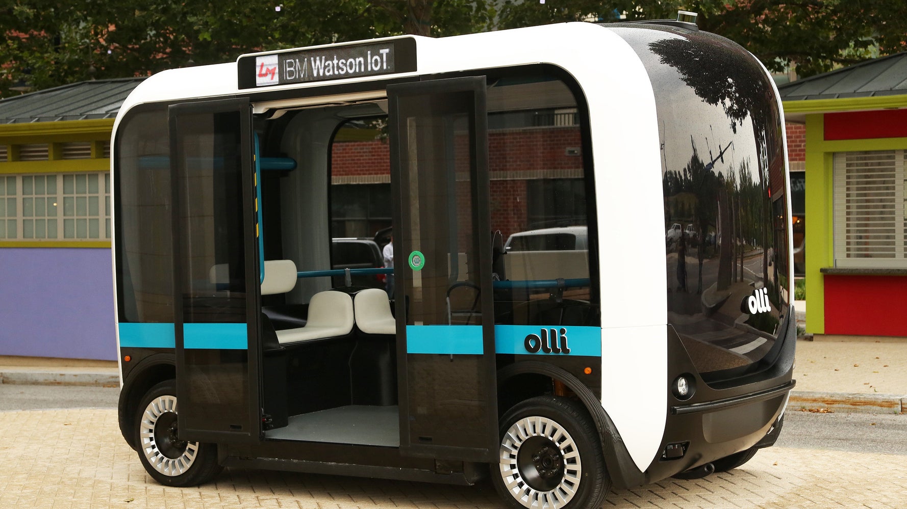 This Super-Smart Bus Drives Itself | HuffPost